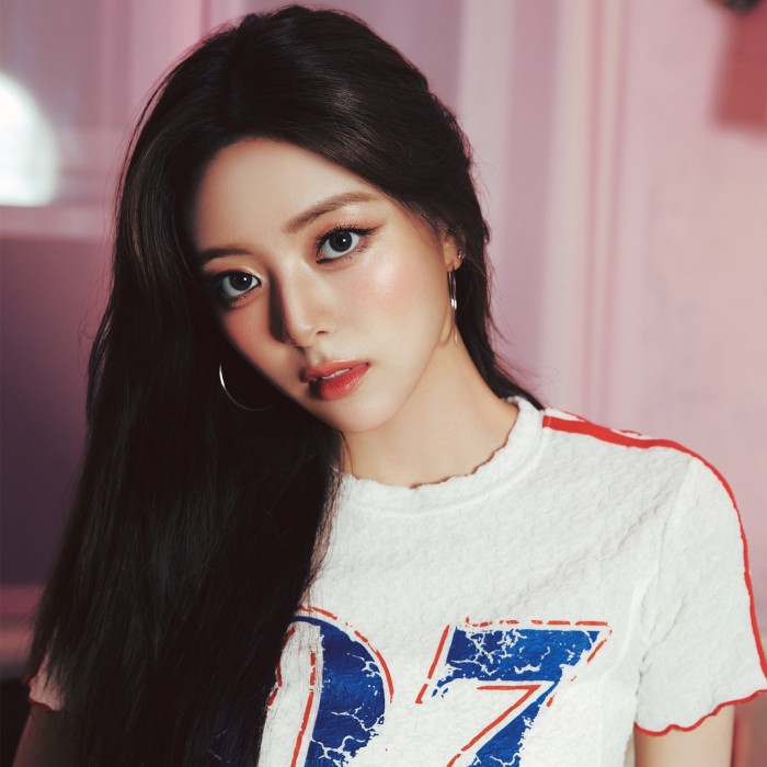 Yuna (Itzy) Profile: Age, Height, Weight, MBTI, Birthday - Idol Sight
